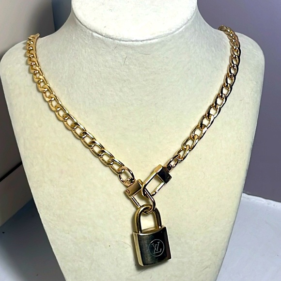 Louis Vuitton | Jewelry | Louis Vuitton 22 Key Lock Necklace Price Is ...